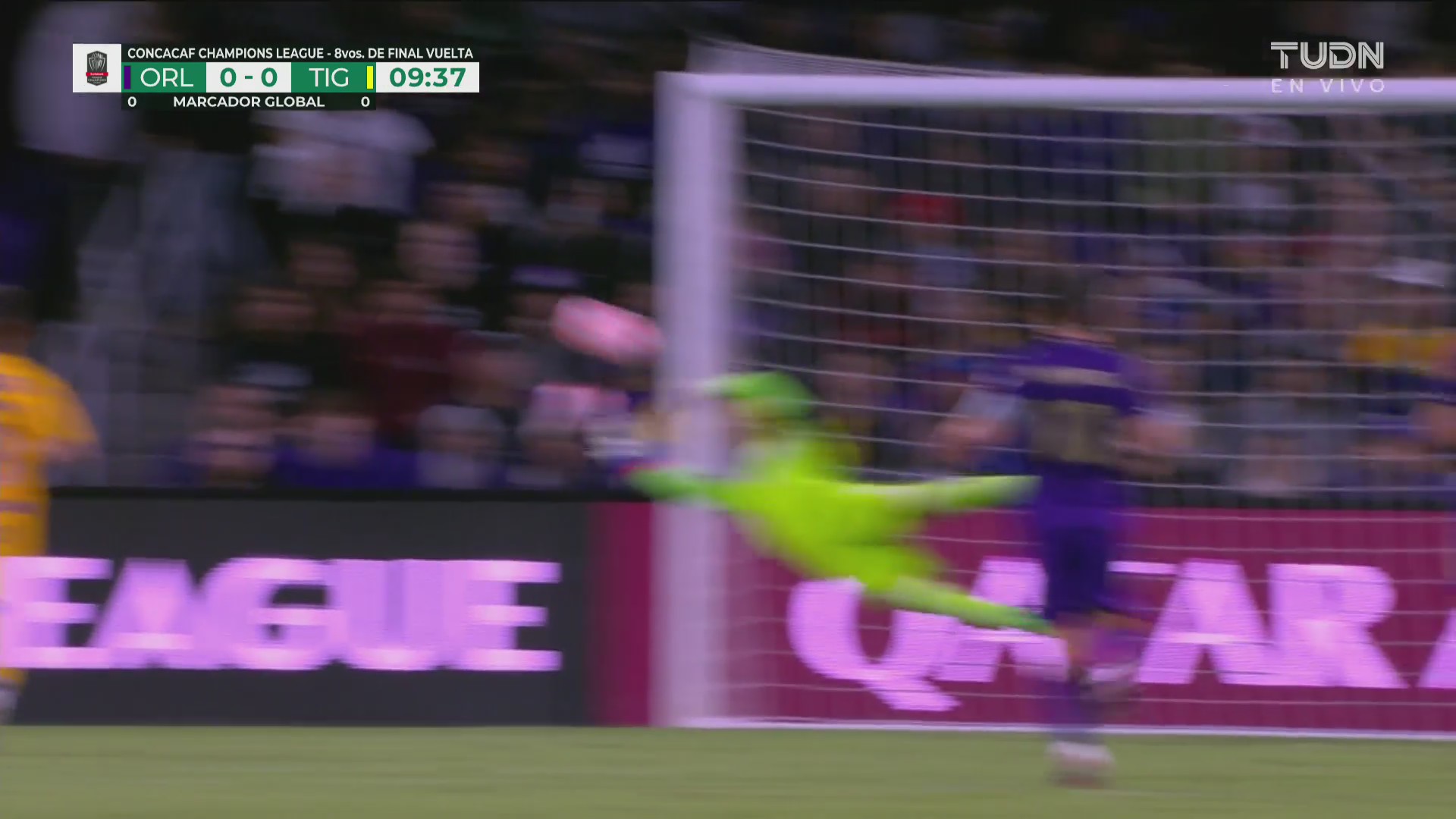 ¡Lo hace volar! Gallese se estira y saca el tiro de Quiñones | Deportes ...