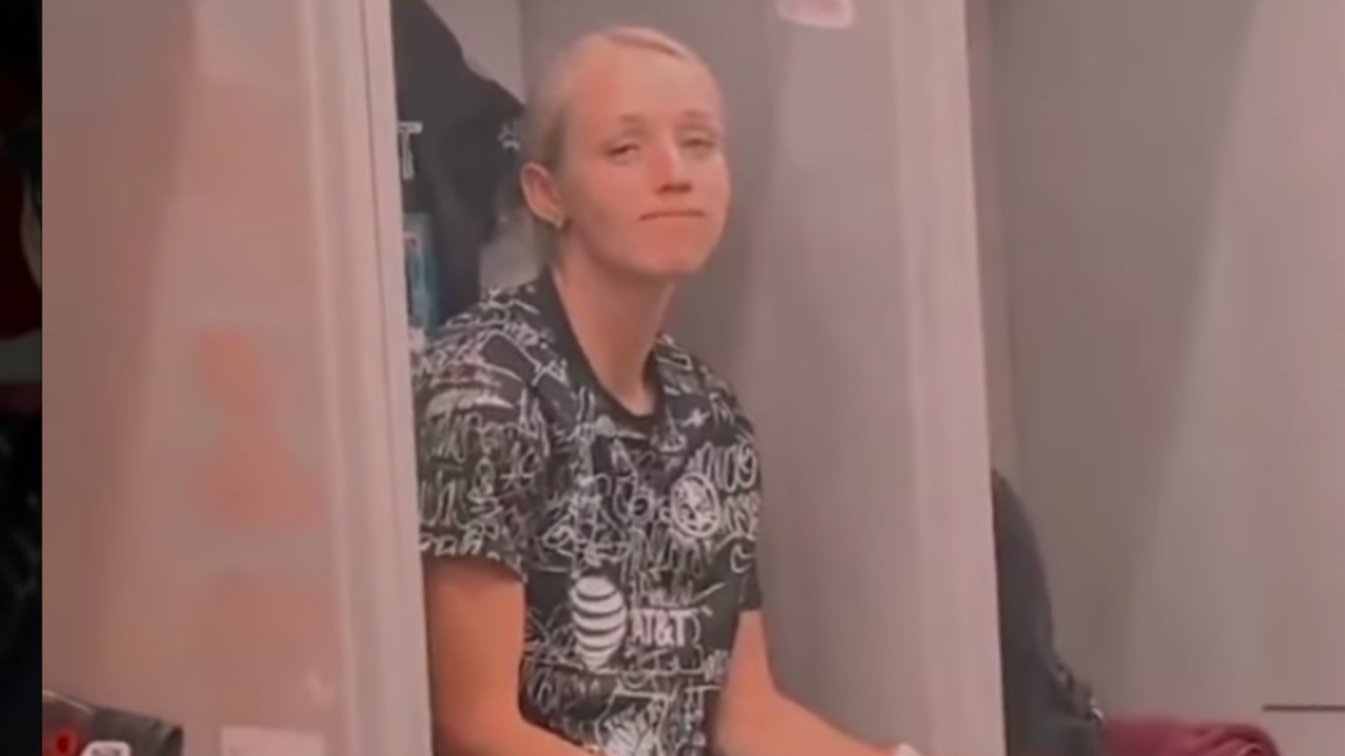 Sarah Luebbert canta tan bien como juega en el América Femenil | TUDN ...