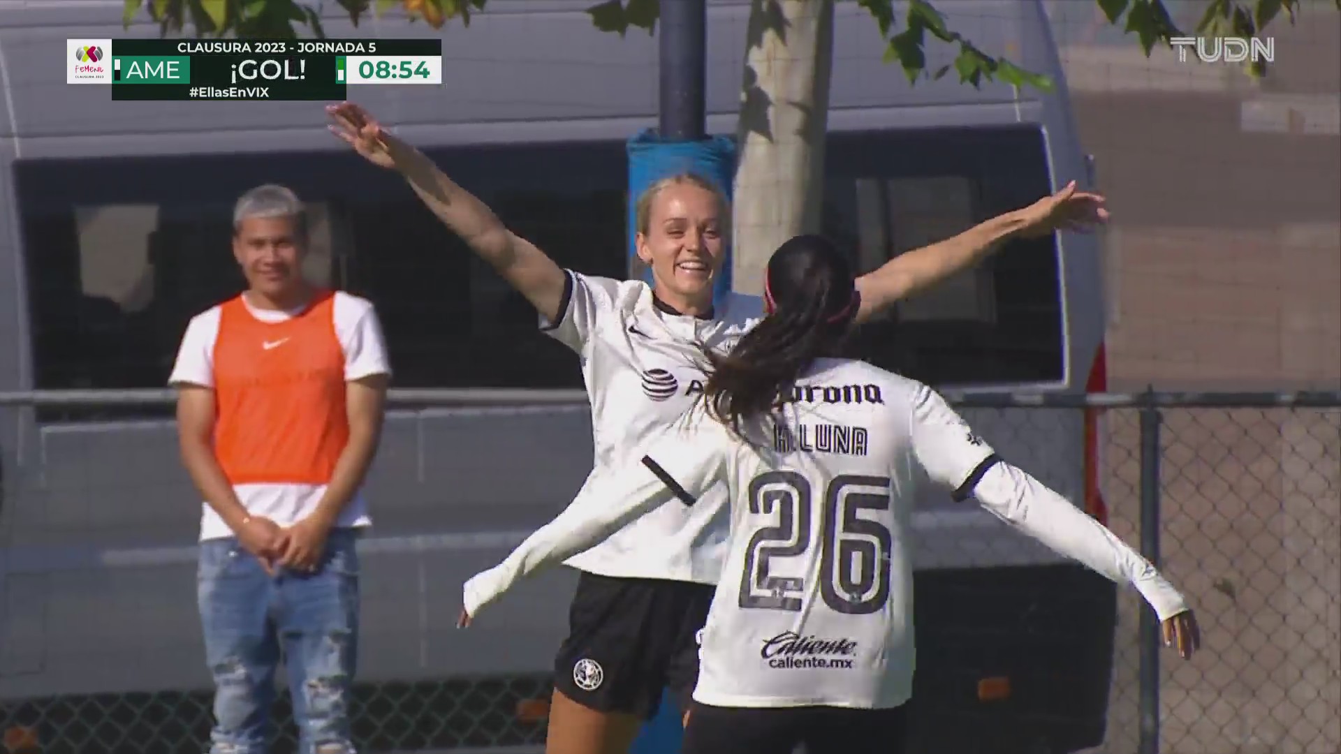 ¡Sarah se hace presente! Luebbert anota el 2-0 para el América ...