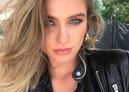 Conoce a Talitha Becker, la novia de ‘Benito’ en la serie ‘Vecinos ...