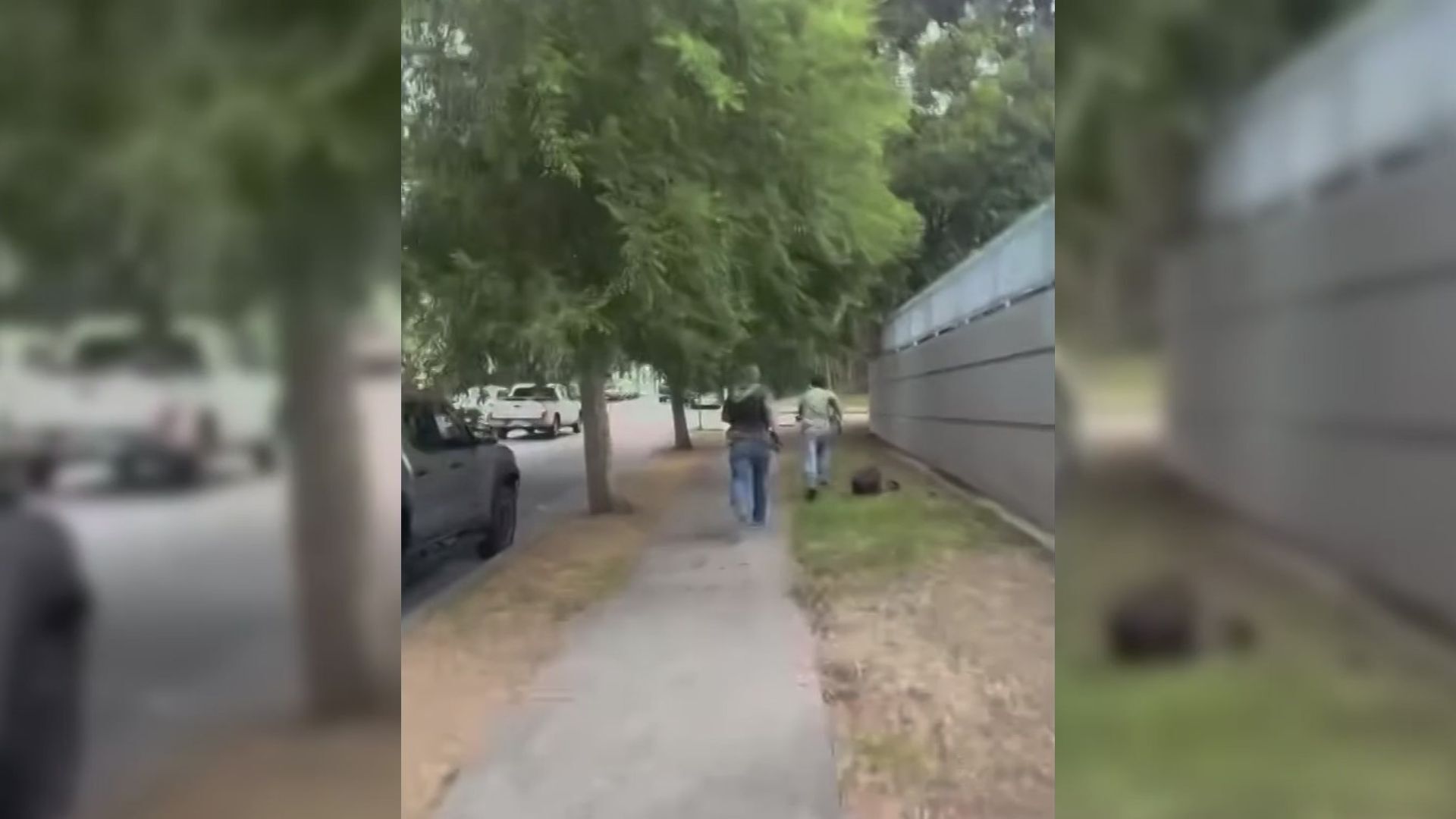 Inmigrante es arrestado por un agente federal en una redada en ...