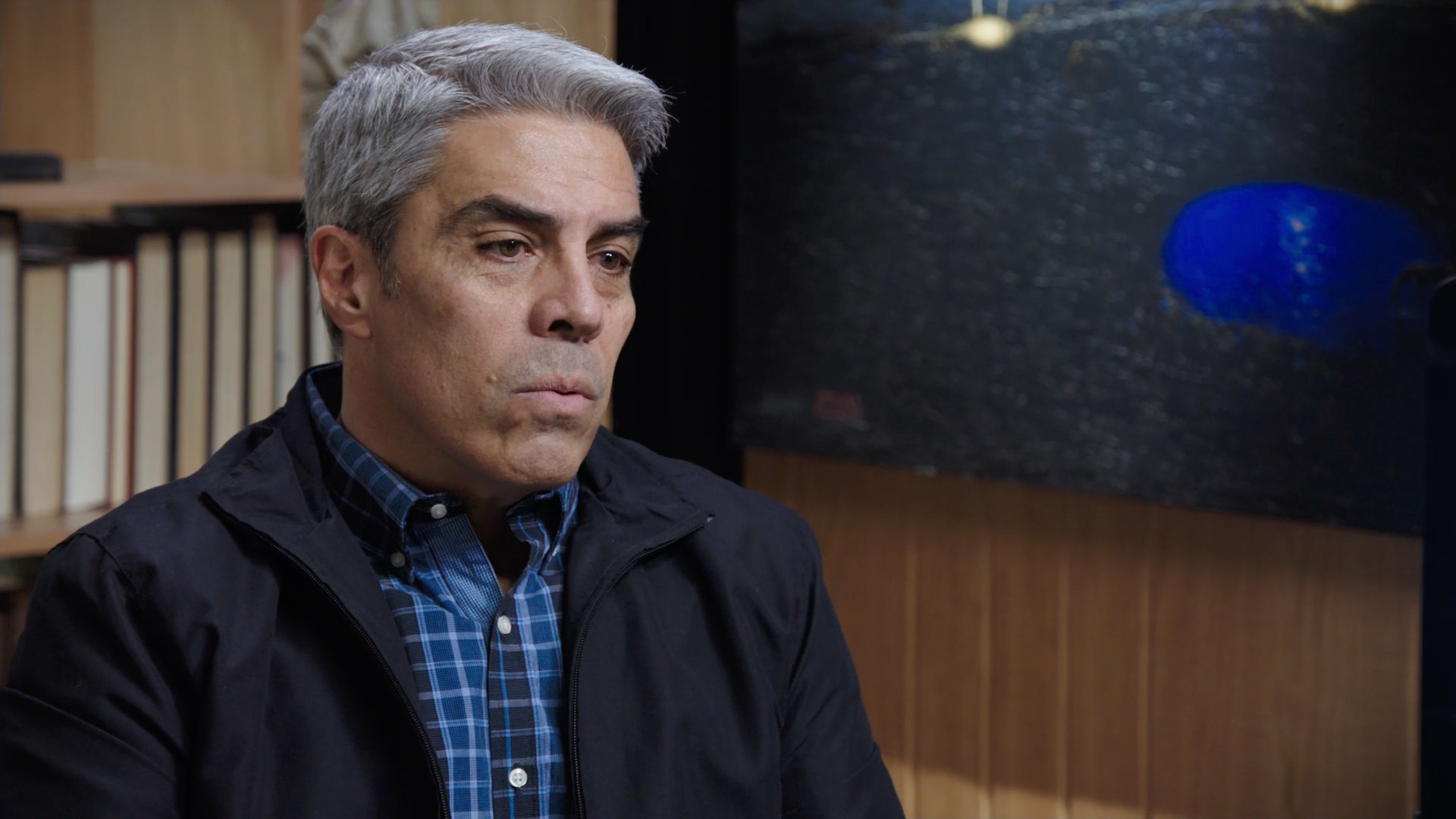 Un nuevo caso para Alonso | Shows Por amar sin ley | Las Estrellas