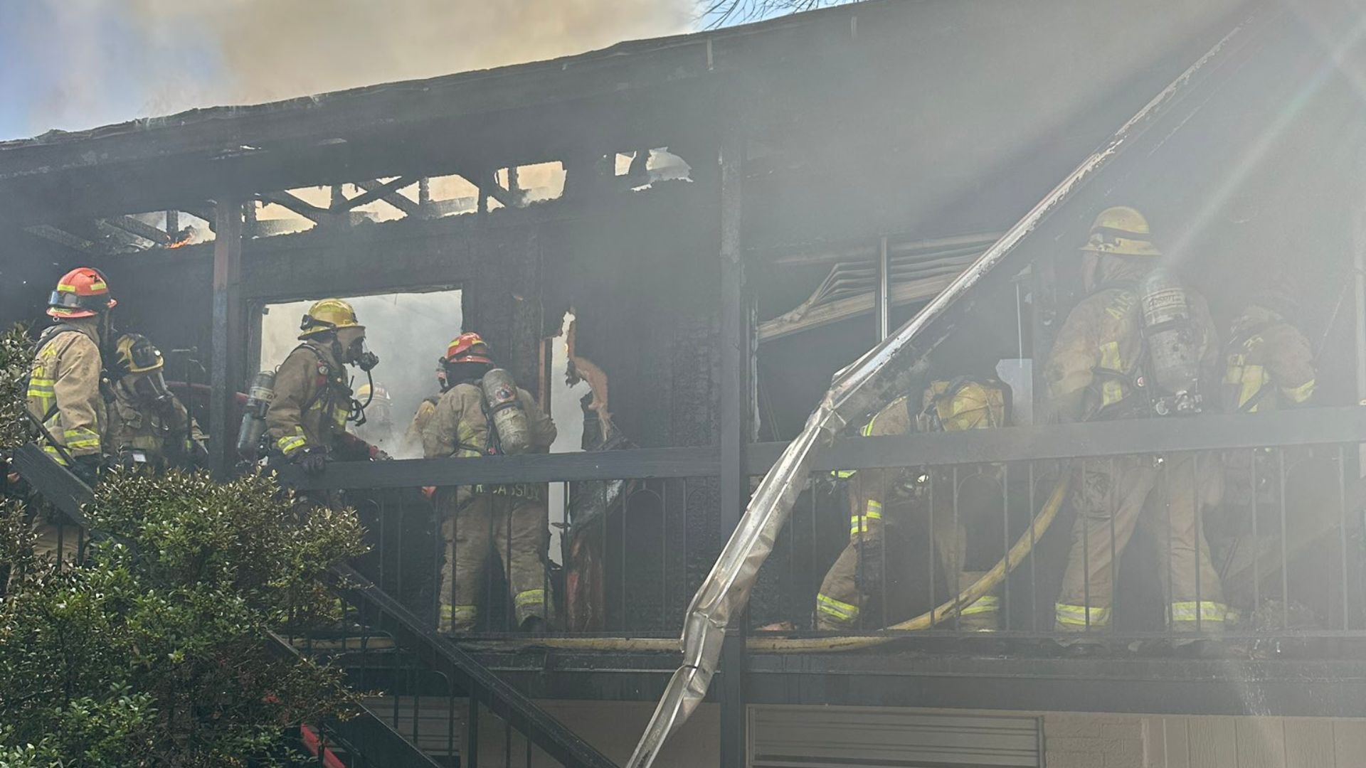 Unas 17 personas son desplazadas ante el incendio de sus departamentos ...