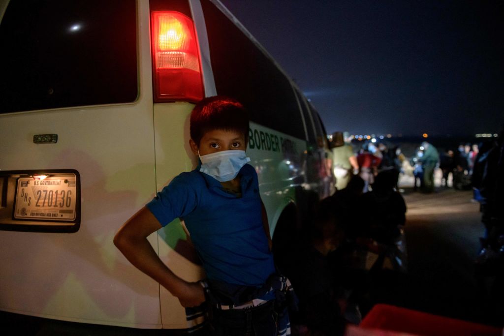 Más de 1,000 niños inmigrantes serán enviados a refugios en frontera ...