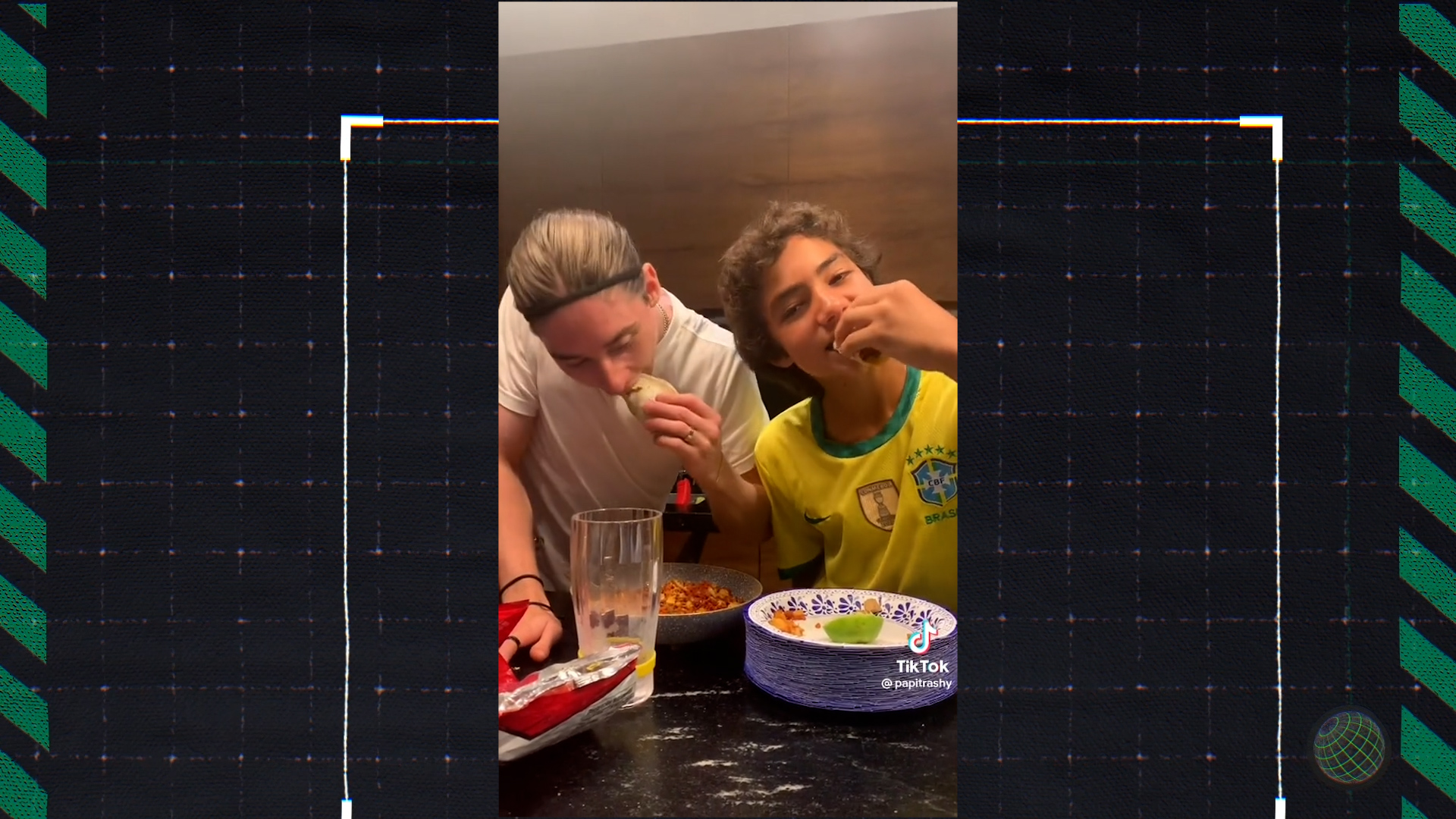 Enseñando a Marcelo Flores cómo hacer unos buenos tacos | TUDN Deportes ...