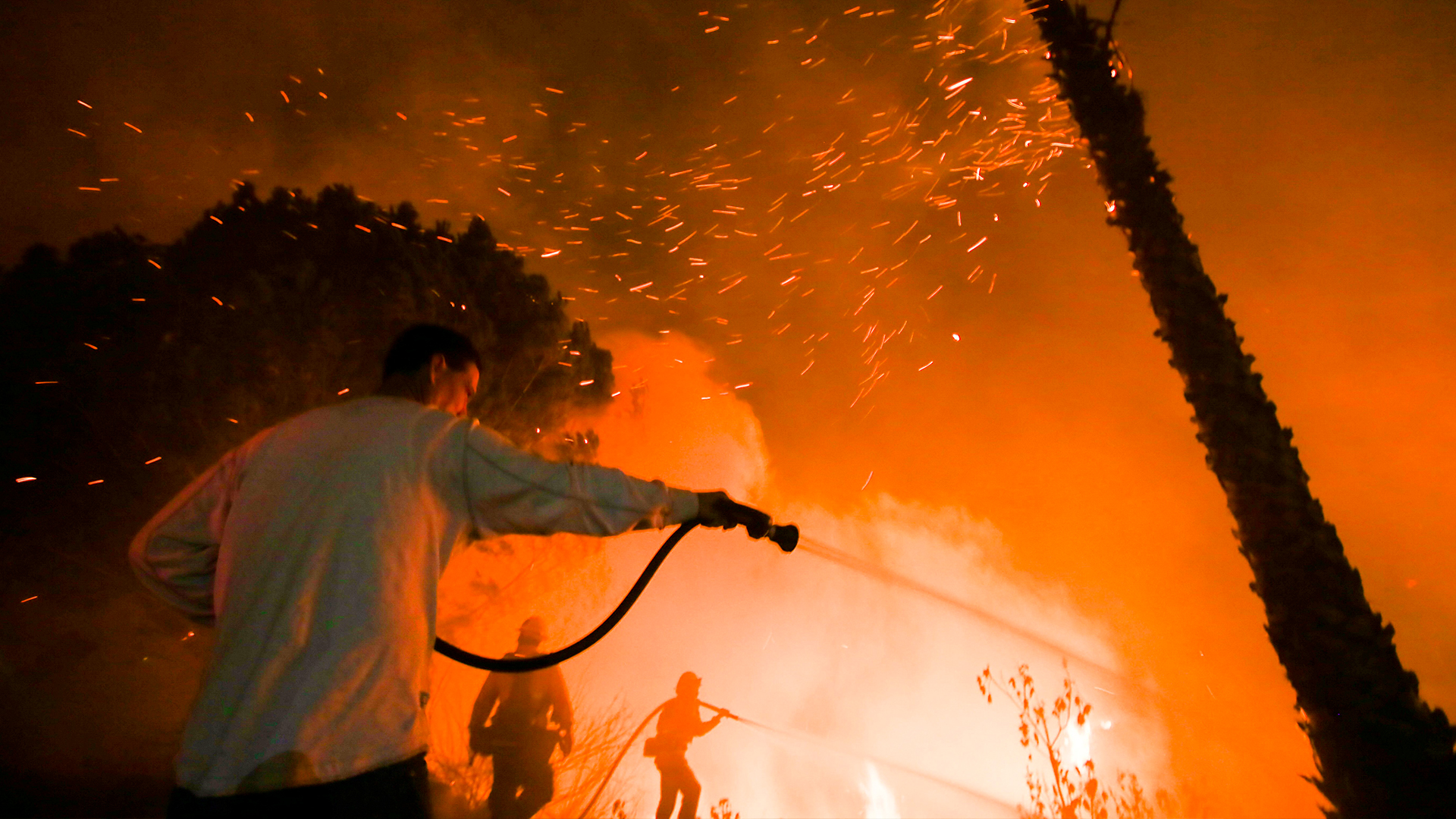 Los fuertes y erráticos vientos de Santa Ana, el mayor peligro en los ...