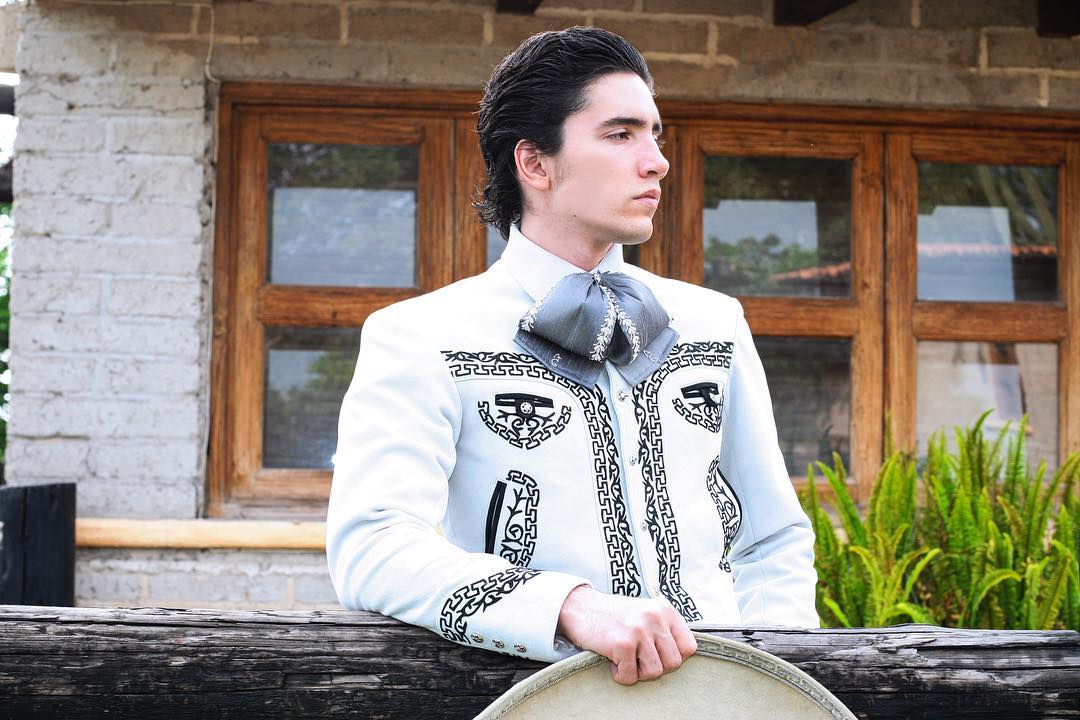 Alex Fernández Jr. sorprende a su novia con lujoso regalo | Shows ...