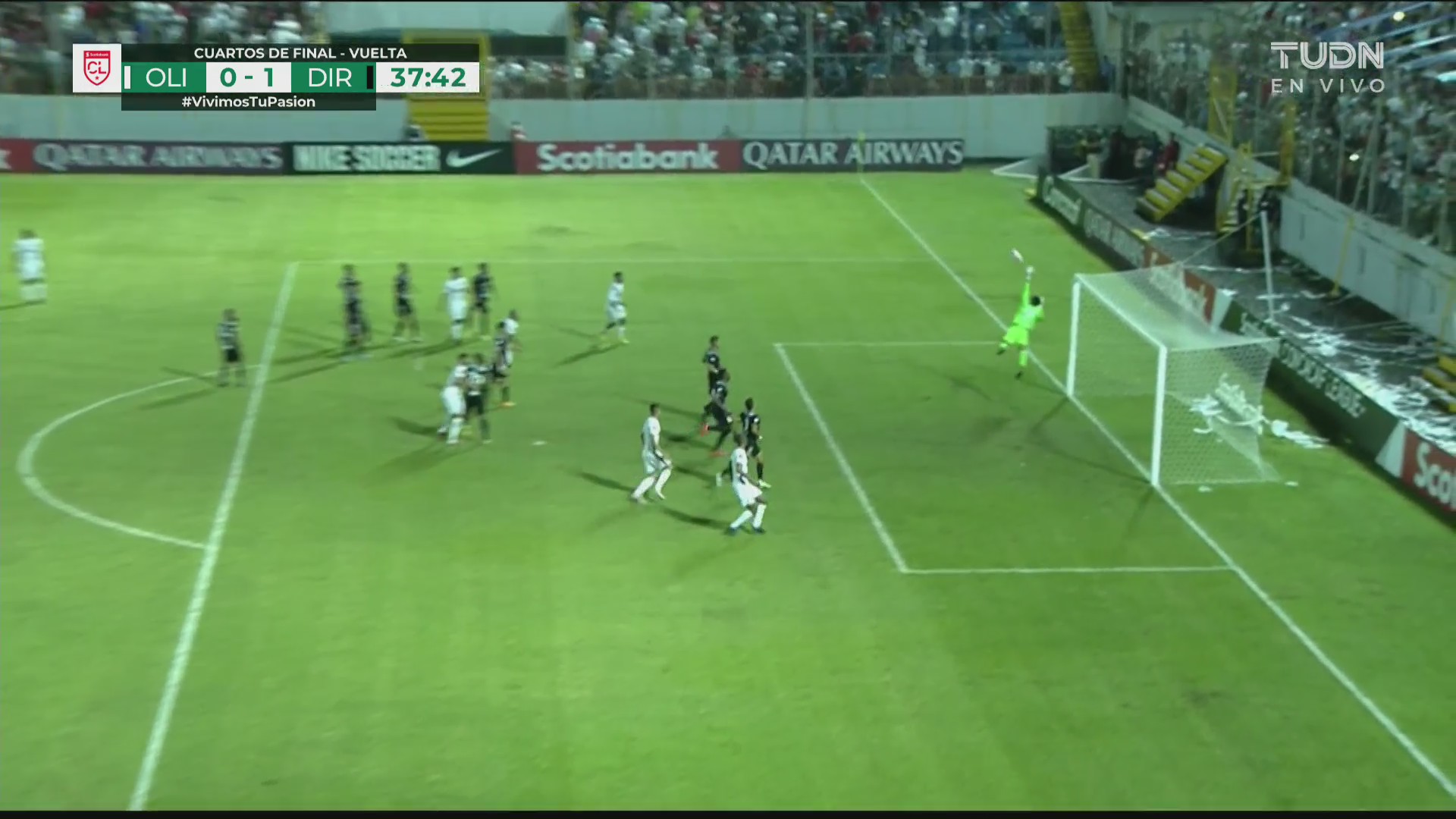 ¡La saca del ángulo! Rodríguez ataja el tiro libre y evita el empate ...