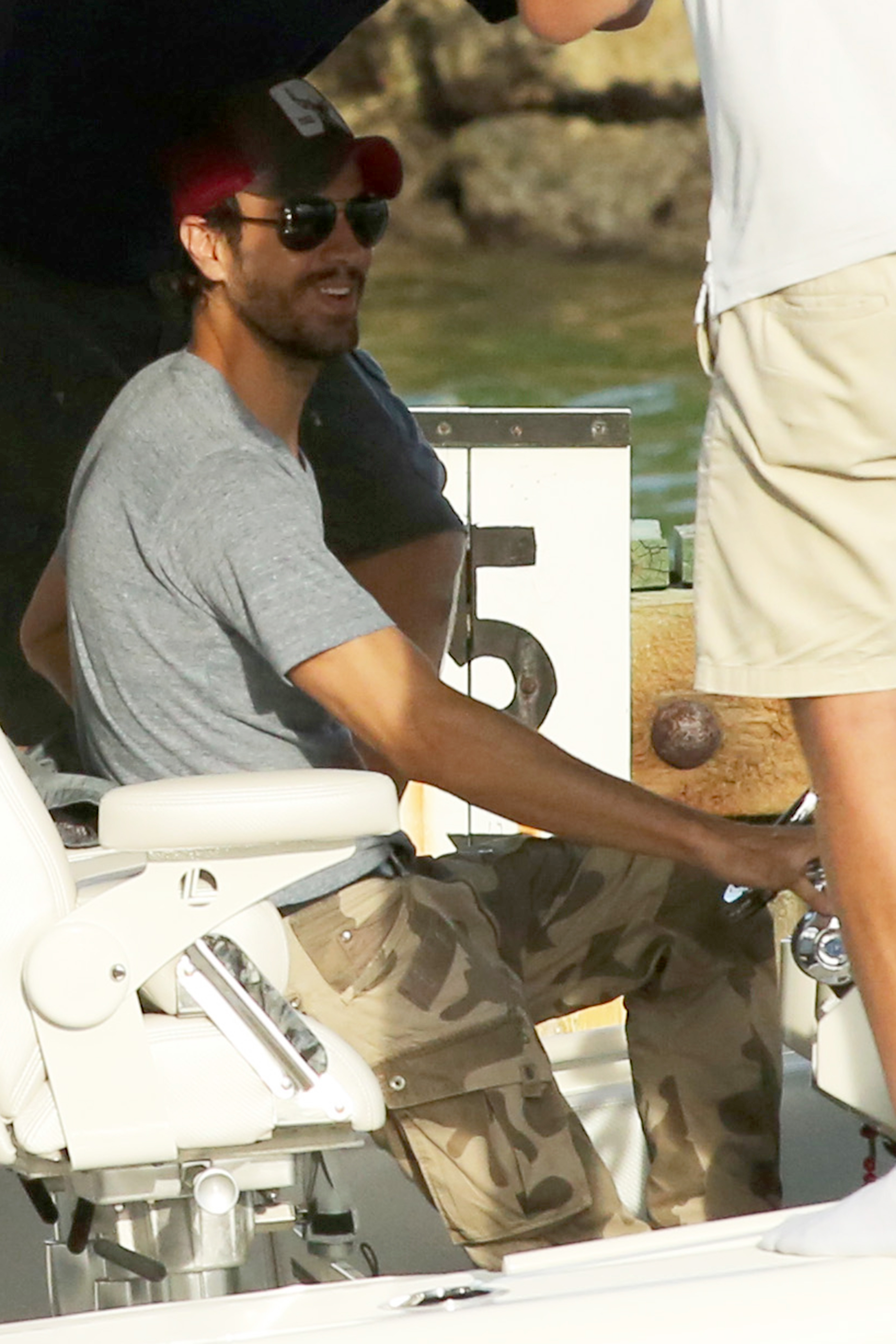 Enrique Iglesias de paseo en su nuevo y lujoso bote | Realities La ...