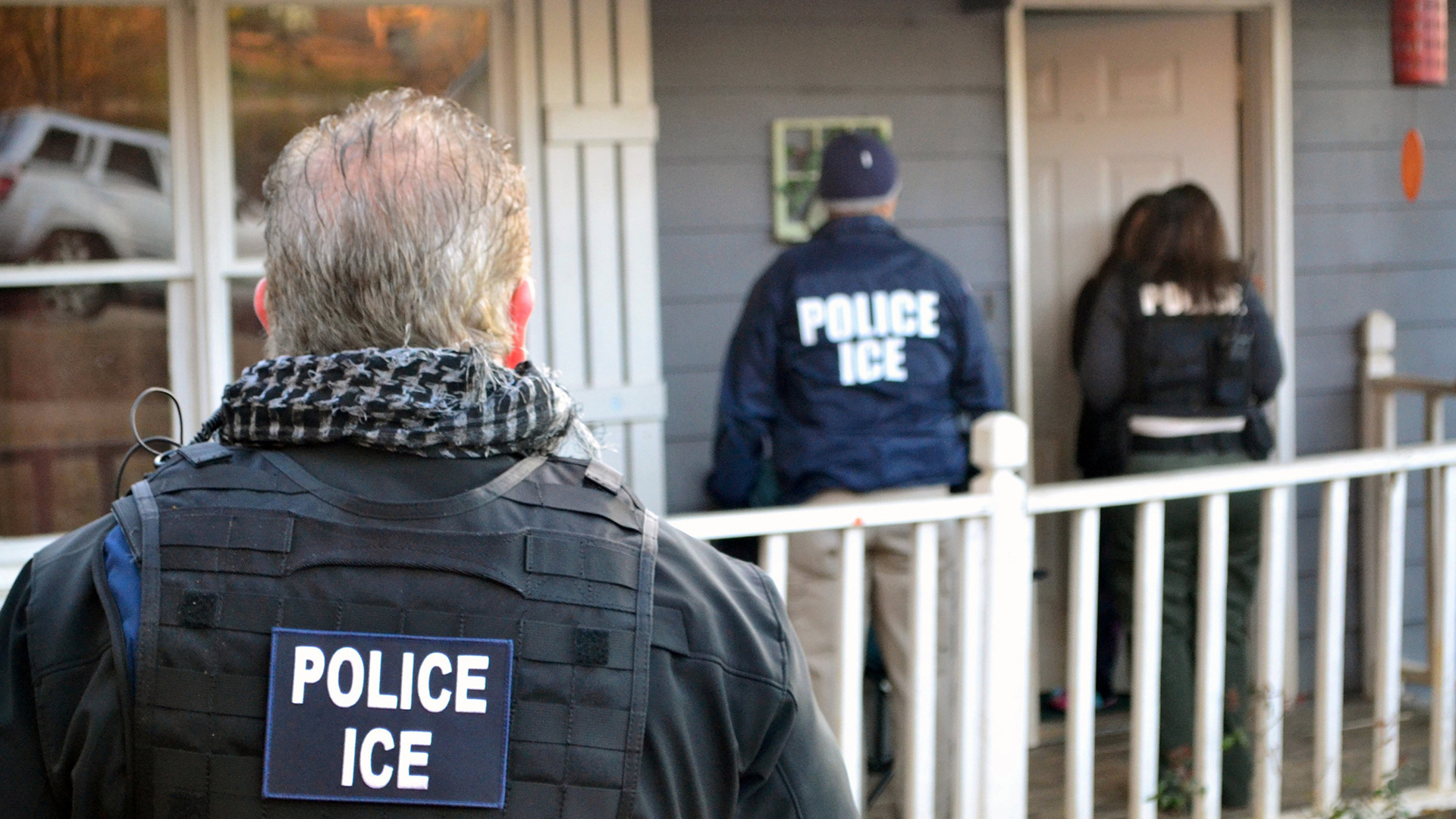 ¿Cómo saber si quien llama a la puerta es un agente de ICE? | Shows ...