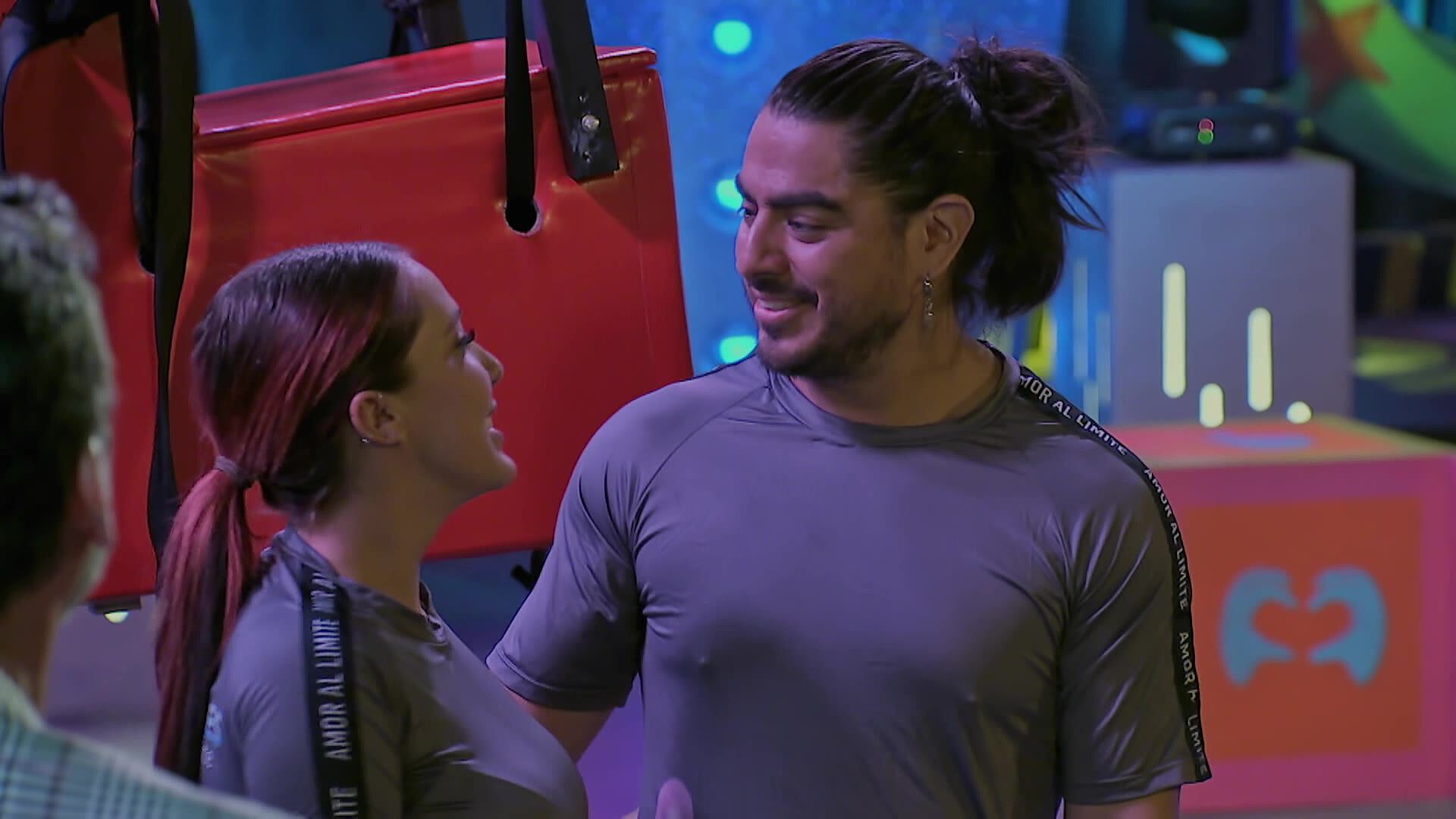 Isa y Rey se conocen tan bien que coinciden en color de ropa interior ...