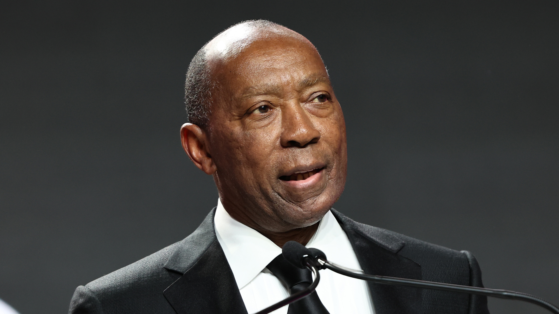 Alcalde explica el proyecto de ampliación de una planta de purificación ...