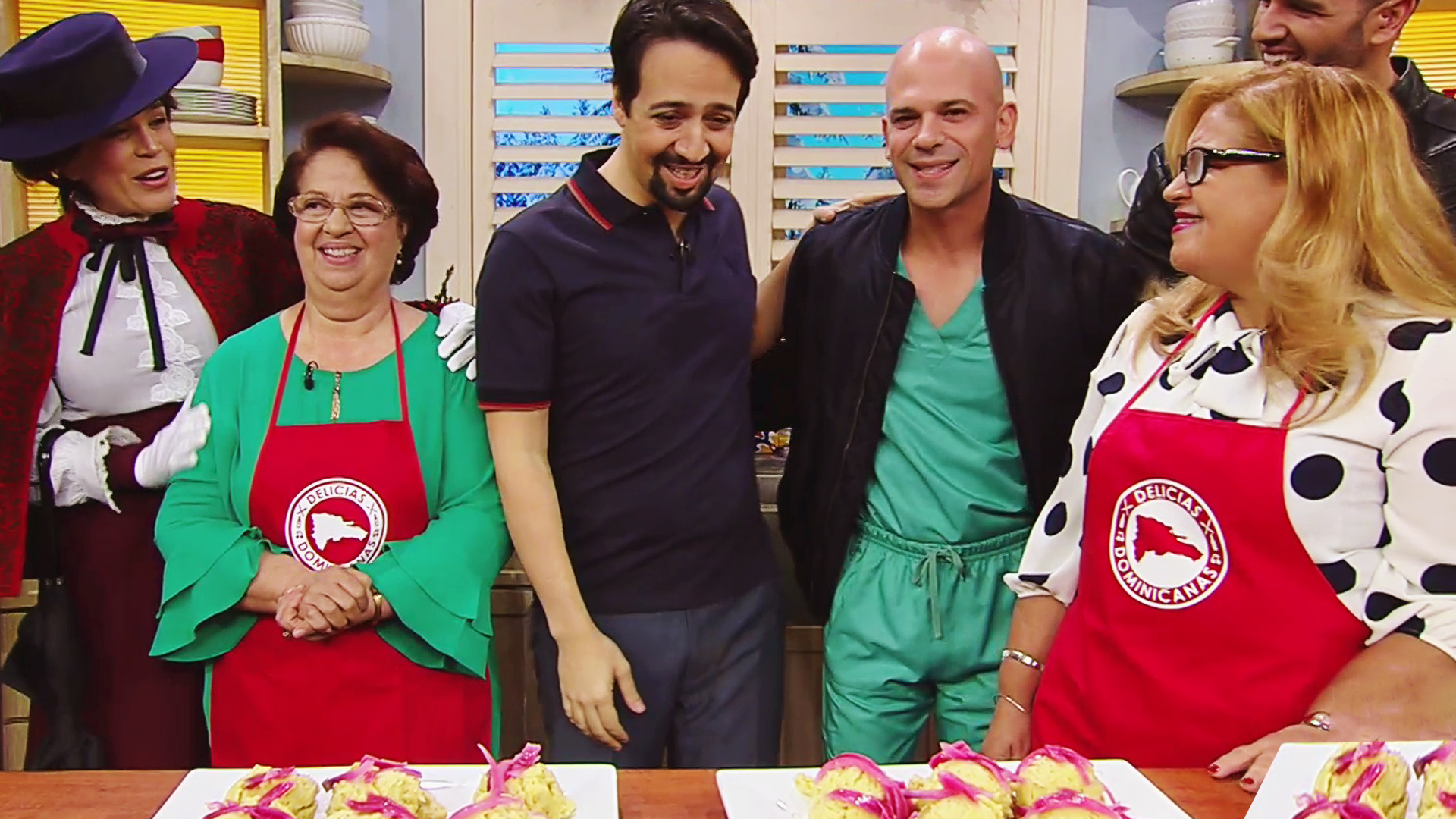 Sorprendimos a Lin-Manuel Miranda con comida dominicana y su bebida ...