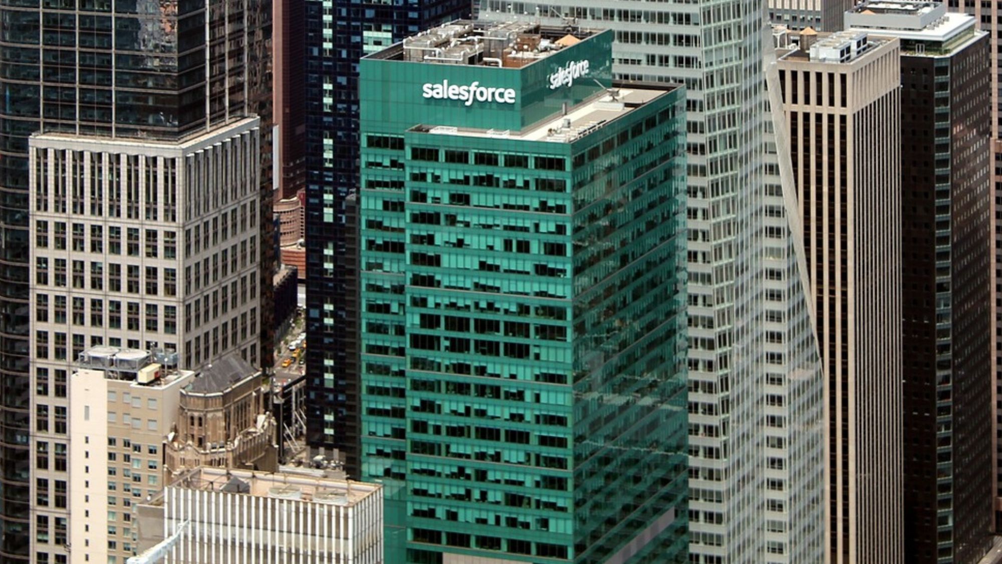 Salesforce incentiva a empleados con donaciones benéficas por regresar ...