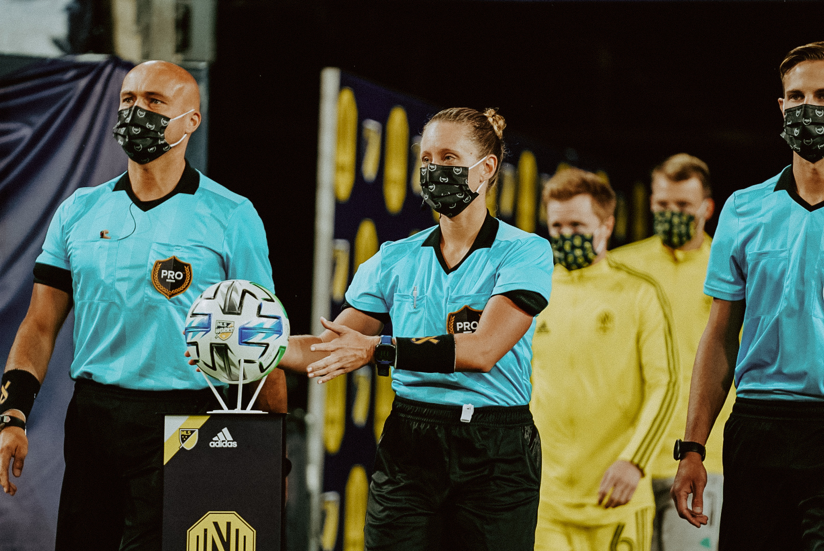 Tori Penso es la primera mujer árbitra en 20 años en partido de la MLS ...