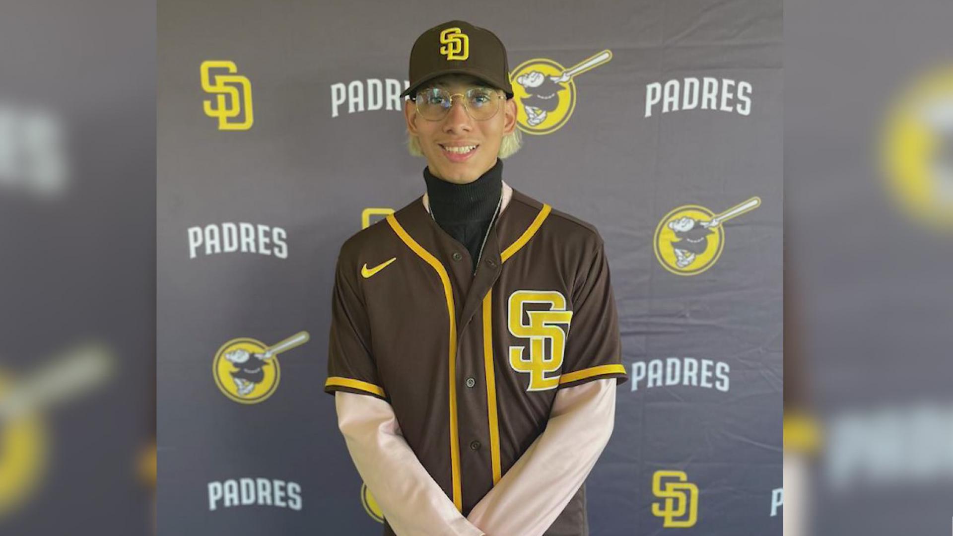 Alain Camou firma con los Padres de San Diego | Video | Univision ...