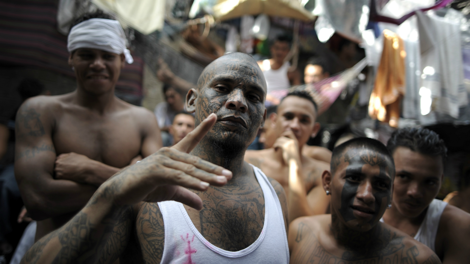 Huyó de su país porque no quería ser un pandillero y la pesadilla lo ...